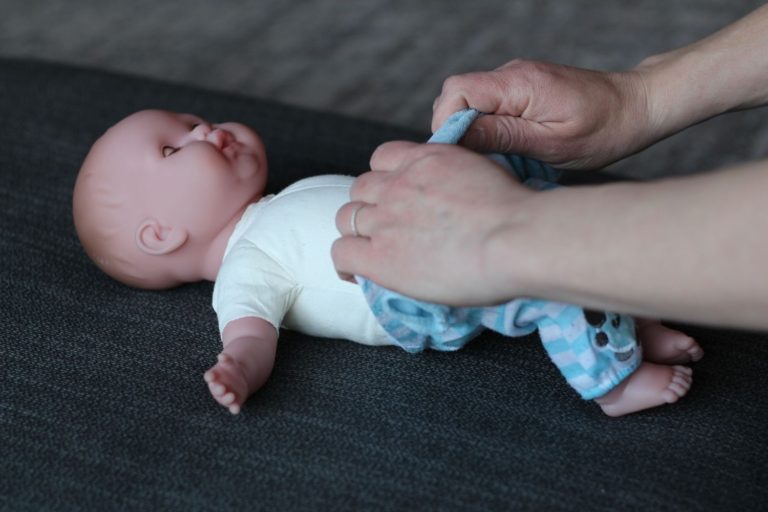 How to Change a Disposable Diaper (With Step-by-step Instructions ...